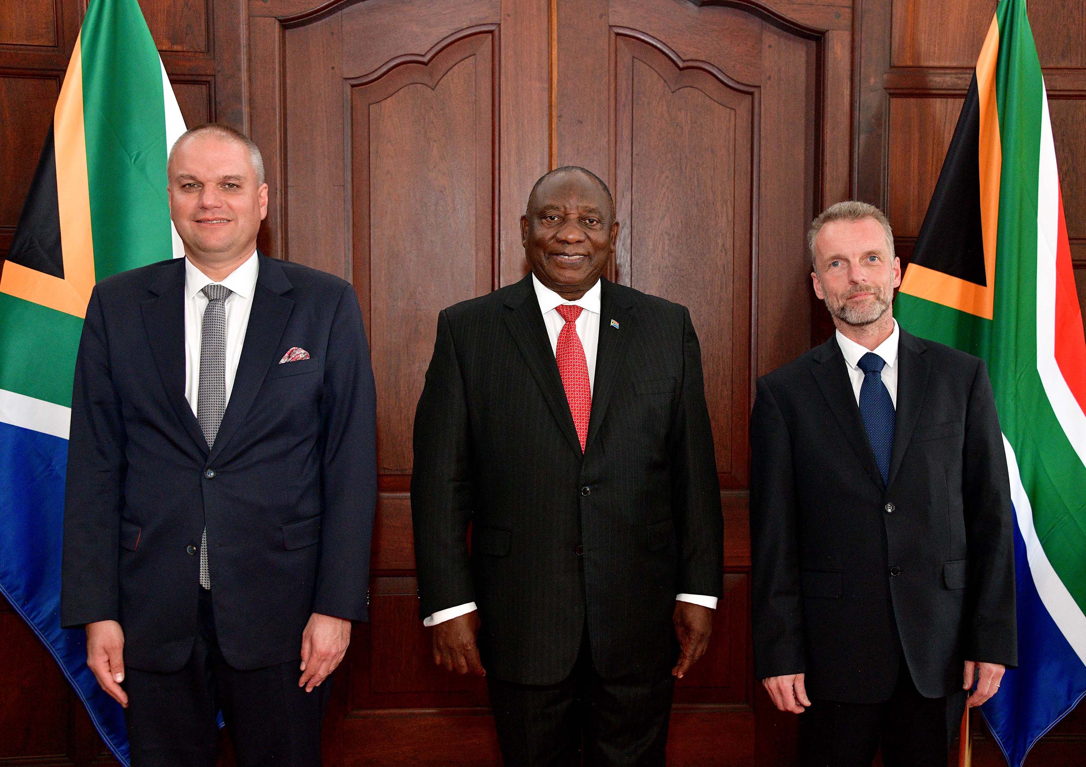 Ambassador Adam Burakowski presents his credentials in South Africa ...
