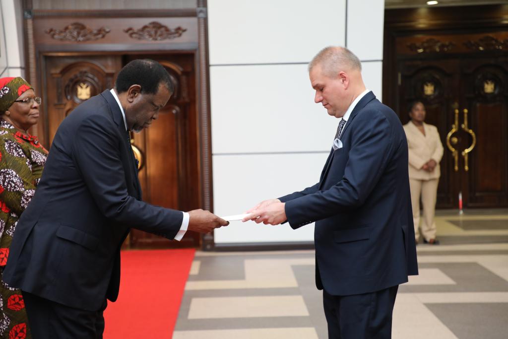 Ambassador Adam Burakowski presents his credentials in the Republic of ...