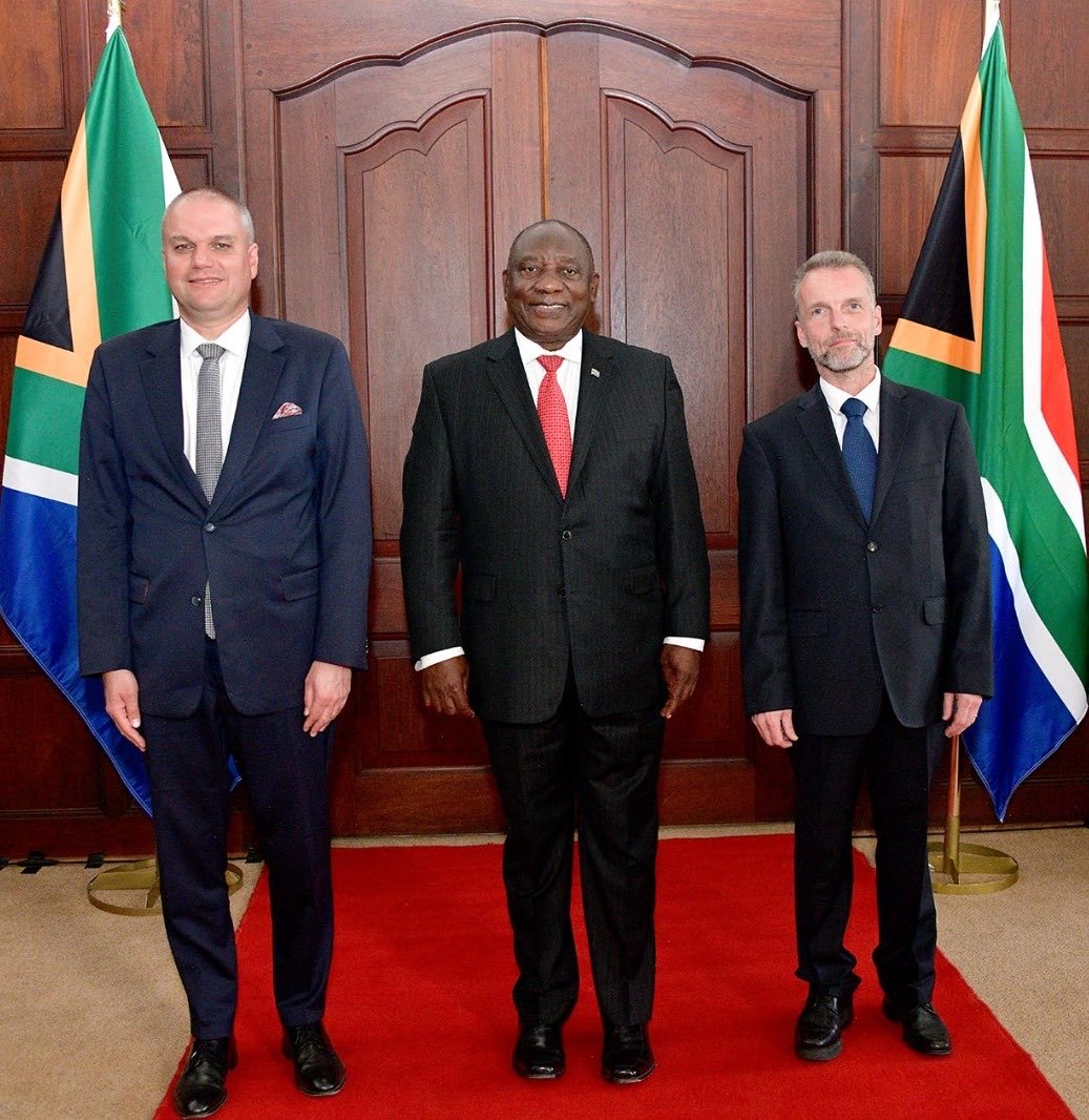 Ambassador Adam Burakowski presents his credentials in South Africa ...