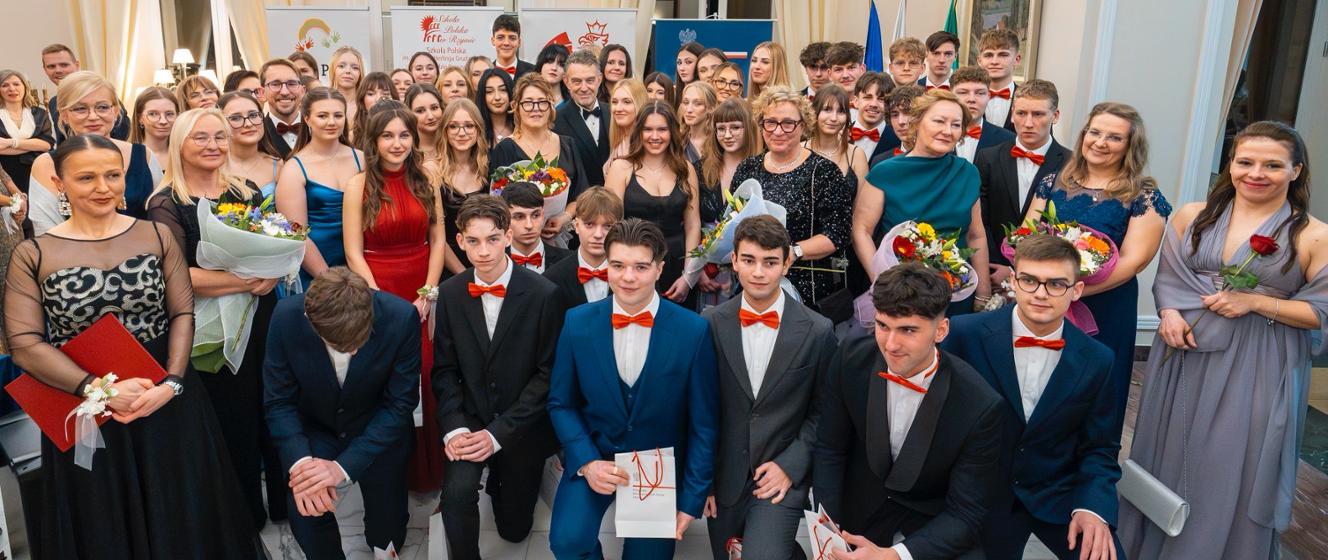 VII bal studniówkowy Szkół Polskich przy Ambasadzie w Rzymie i w Ostii ...