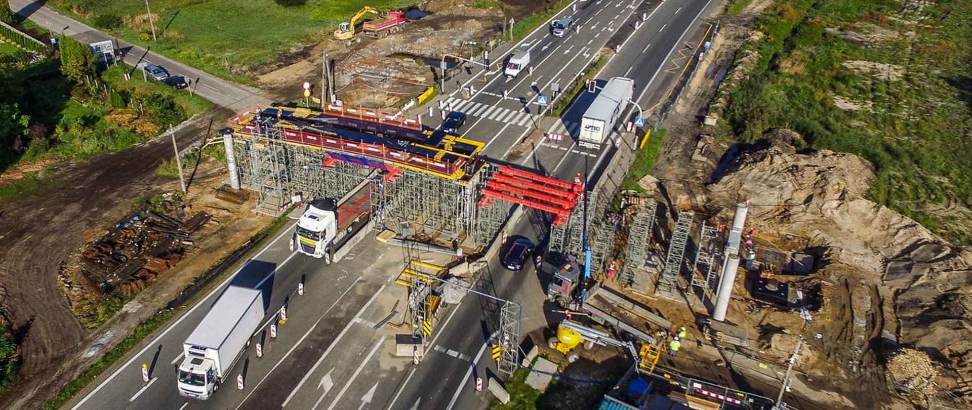 Trwają prace na przebudowywanym odcinku DK1 Podwarpie - Dąbrowa Górnicza - Generalna Dyrekcja ...