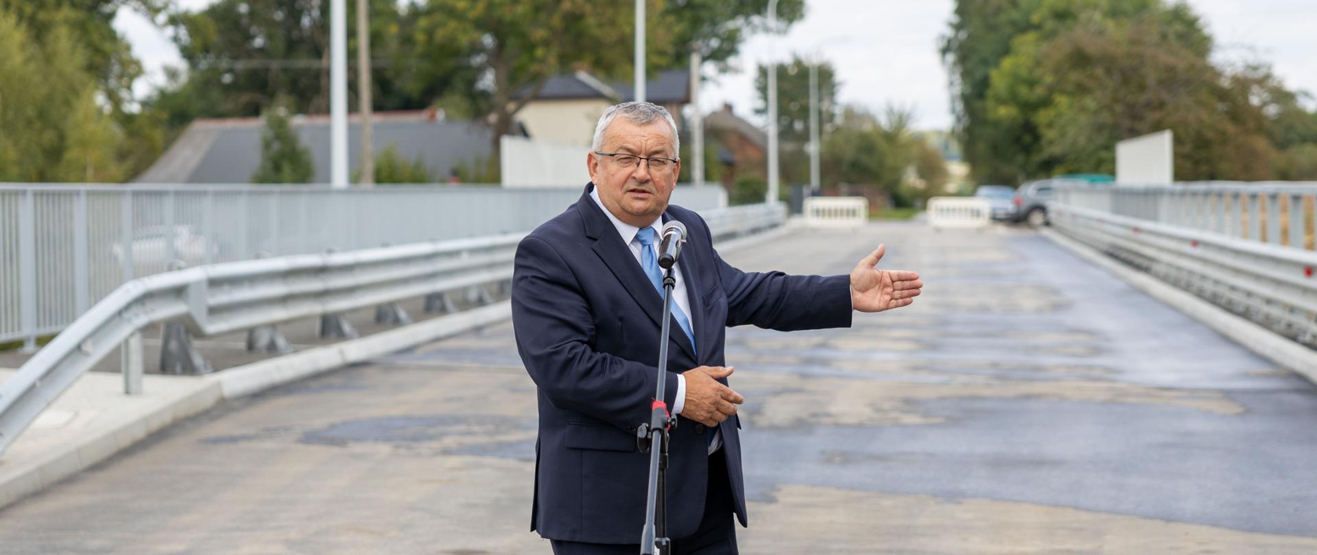 Nowy wiadukt nad linią kolejową nr 65 poprawi bezpieczeństwo - Ministerstwo Infrastruktury ...