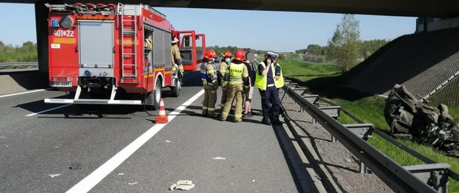 Wypadek samochodu osobowego z ciężarowym na autostradzie A4 - Komenda Powiatowa Państwowej ...