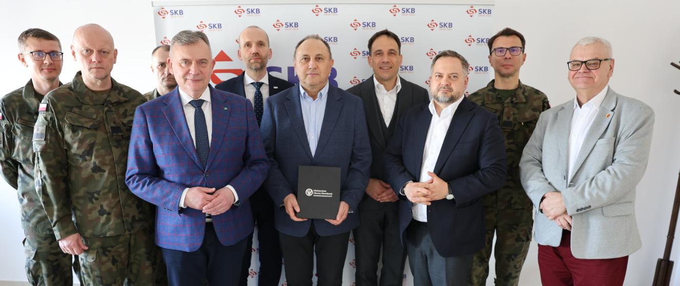 Wizyta Sekretarza Stanu MON Pawła Bejdy w Wielton S.A. i SKB Drive Tech ...