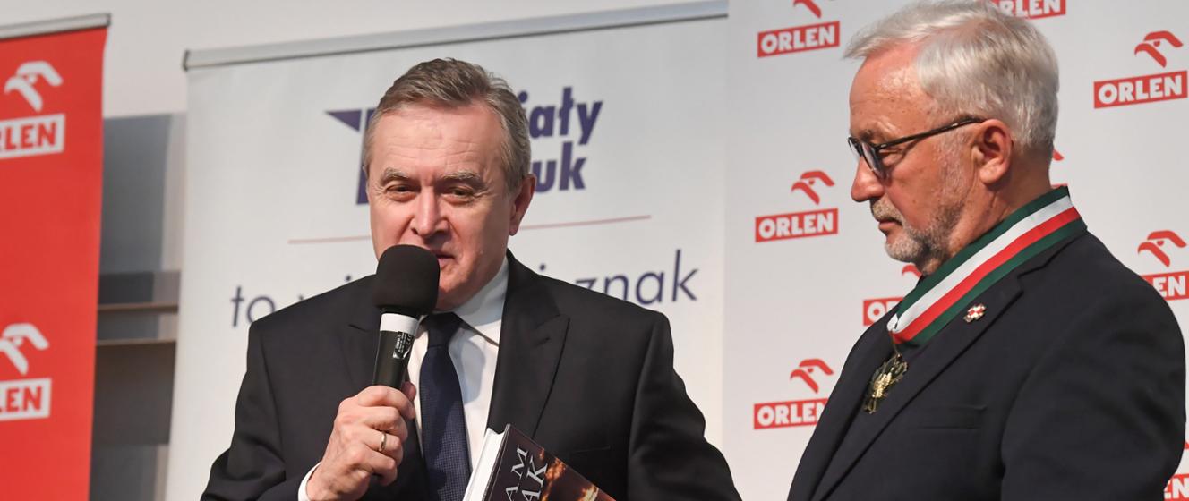 Adam Bujak odznaczony Złotym Medalem Zasłużony Kulturze Gloria Artis ...