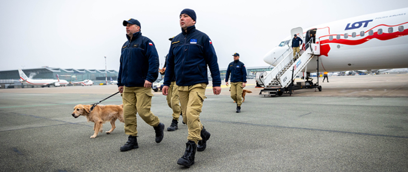 Welcoming Polish firefighters on return from their mission in Turkey ...