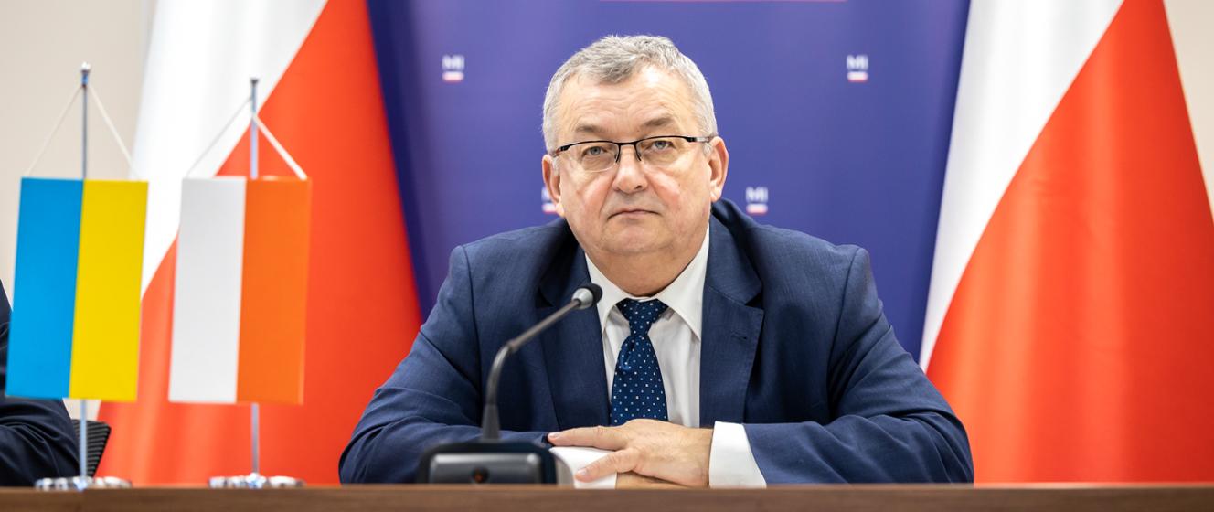 Rozmowa ministra Andrzeja Adamczyka z wiceministrem rozwoju gmin, terytoriów i infrastruktury ...