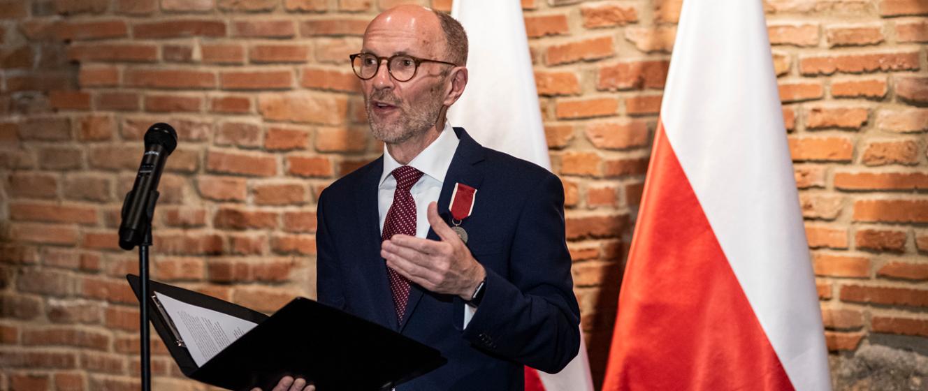 Professor John Rink receives Bene Merito award - Ministry of Foreign ...