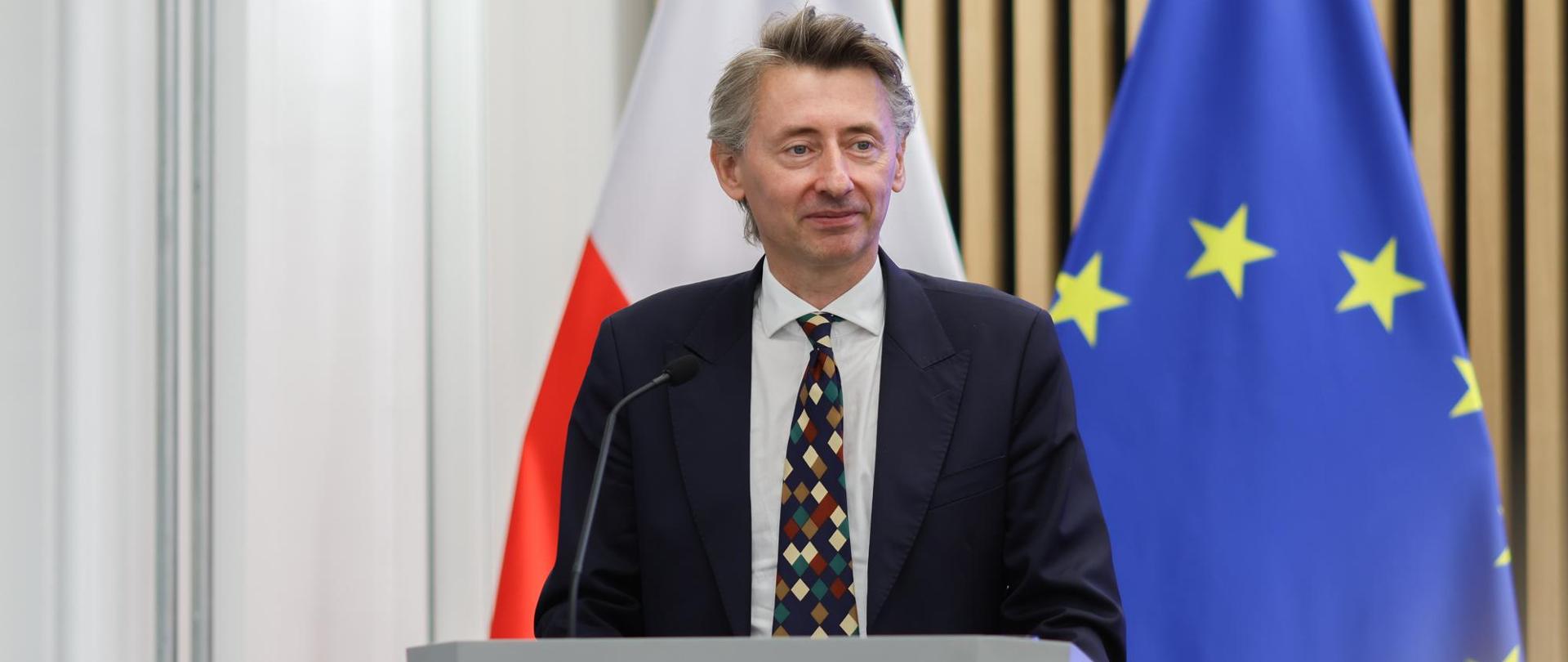 Interpelacje poselskie z podejrzeniem wykorzystania sztucznej inteligencji – konferencja prasowa ...