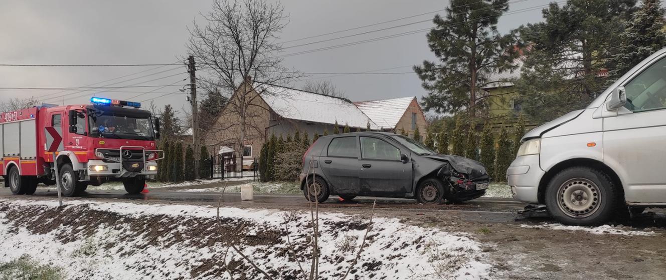 Wypadek samochodu osobowego z samochodem dostawczym w miejscowości Trzciana - Komenda Powiatowa ...