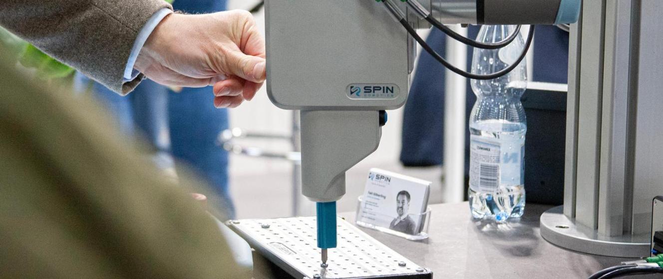 SPIN-AUTOFEED – the world’s first screwdriver tool with an arm tip for ...