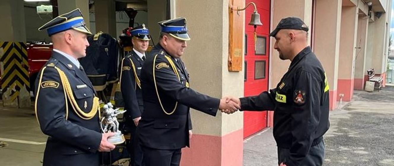 Przejście na zaopatrzenie emerytalne mł. ogn. Piotra Dobosza - Komenda ...