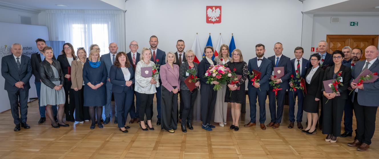 Wiceministra Maria Ejchart wręczyła nagrody najbardziej zasłużonym ...