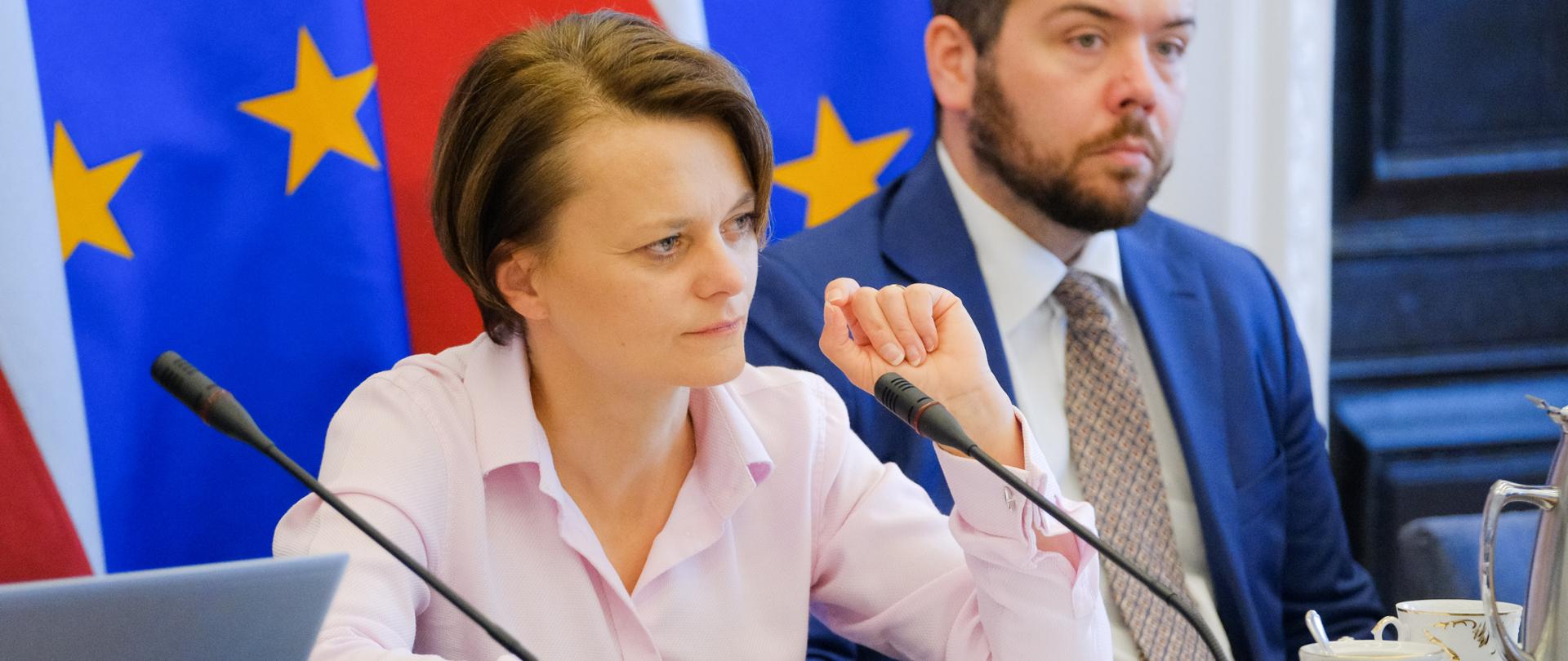 Wiceminister Jadwiga Emilewicz: Polska pełni dziś rolę logistycznego hubu dla Ukrainy ...