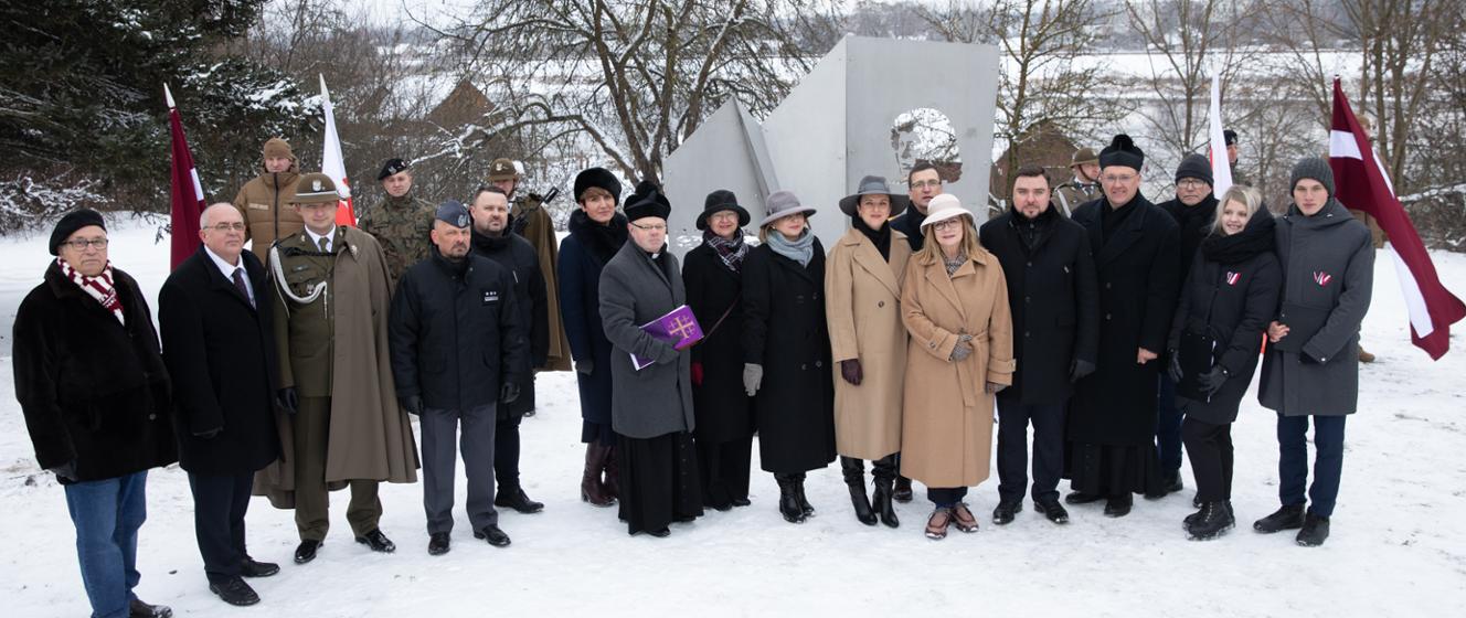 Atklāts piemineklis Itai Kozakevičai - Polija Latvijā - Portāls gov.pl