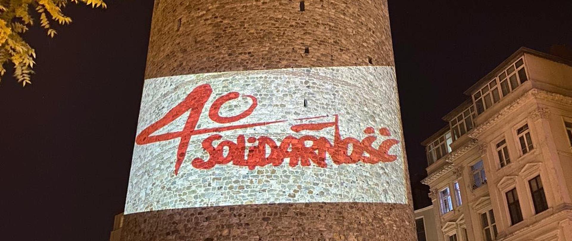 Jubileuszowe logo „40 Solidarność” na Wieży Galata - Polska w Turcji ...