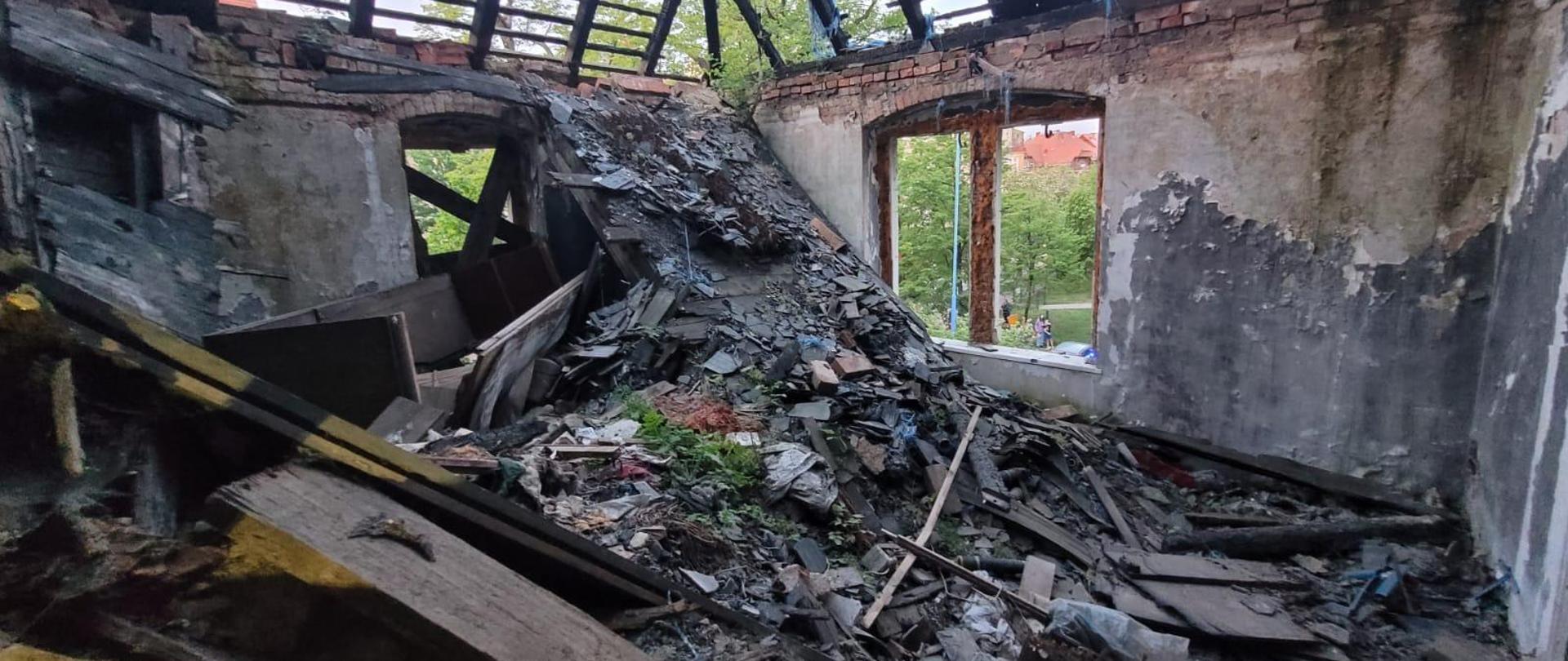 Katastrofa budowlana w Legnicy przy ul. Oświęcimskiej - Komenda Miejska Państwowej Straży ...