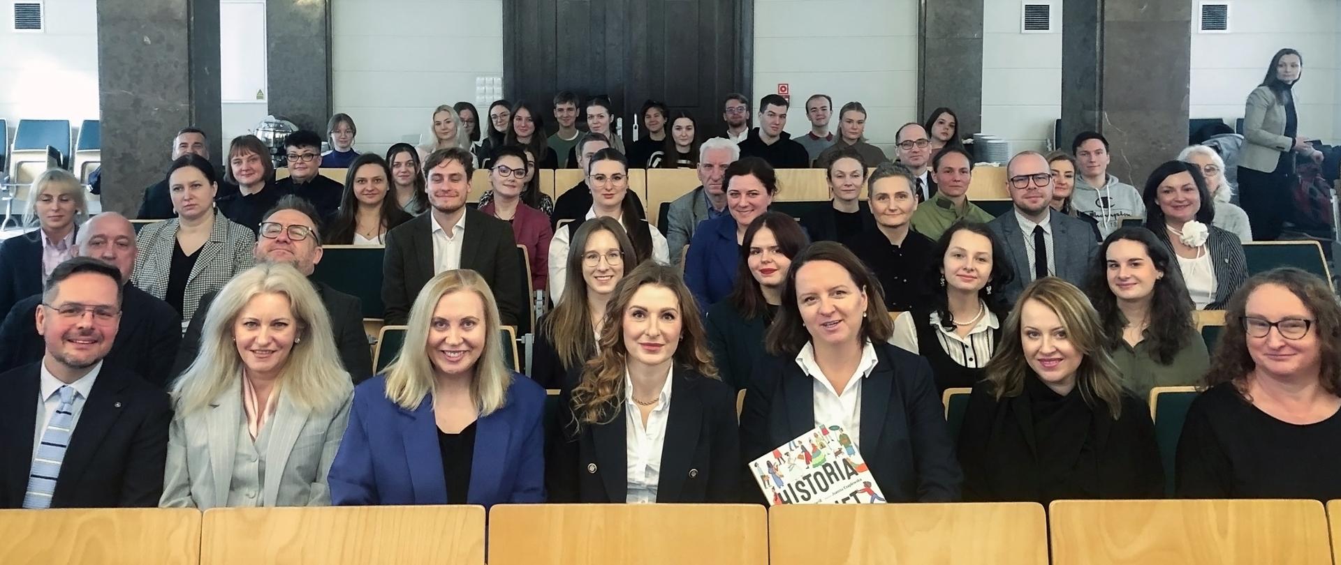 Wiceminister Anna Radwan-Röhrenschef wystąpiła na konferencji „Kobiety ...