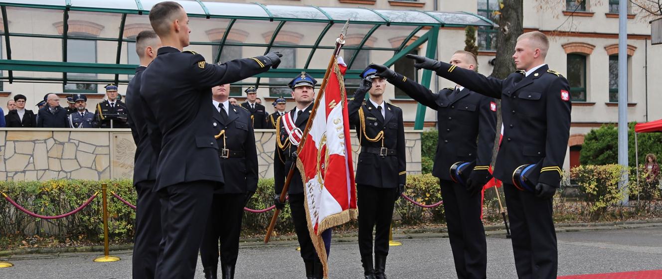 Ślubowanie kadetów XXVI Turnusu DSA CS PSP w Częstochowie oraz ...